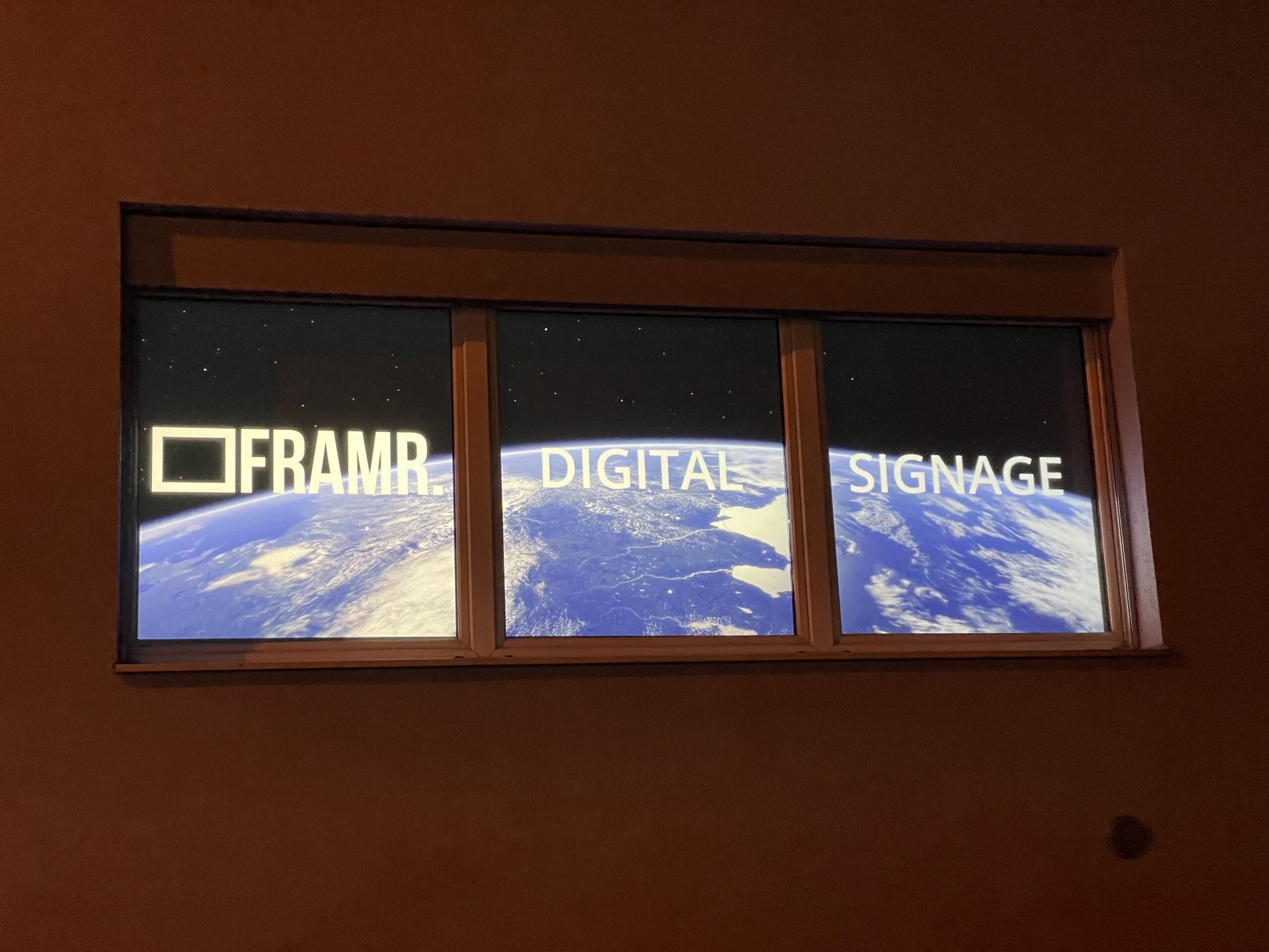 Digital signage applications for businesses