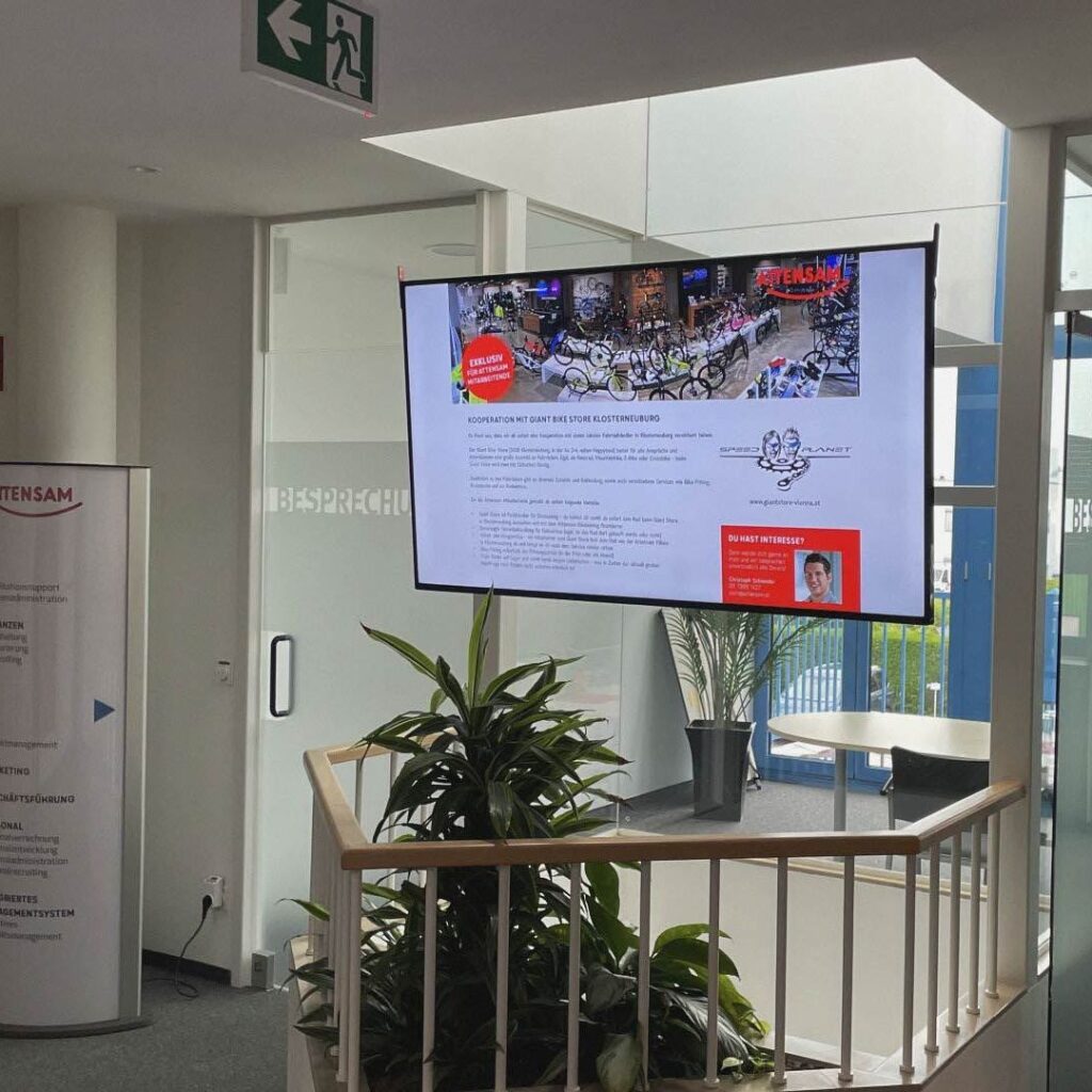 Digital Signage for employee communication | Test it NOW!